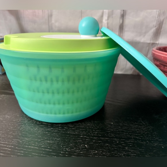 Tupperware | Kitchen | Tupperware 3776 Spin N Save Salad Spinner 45 L ...